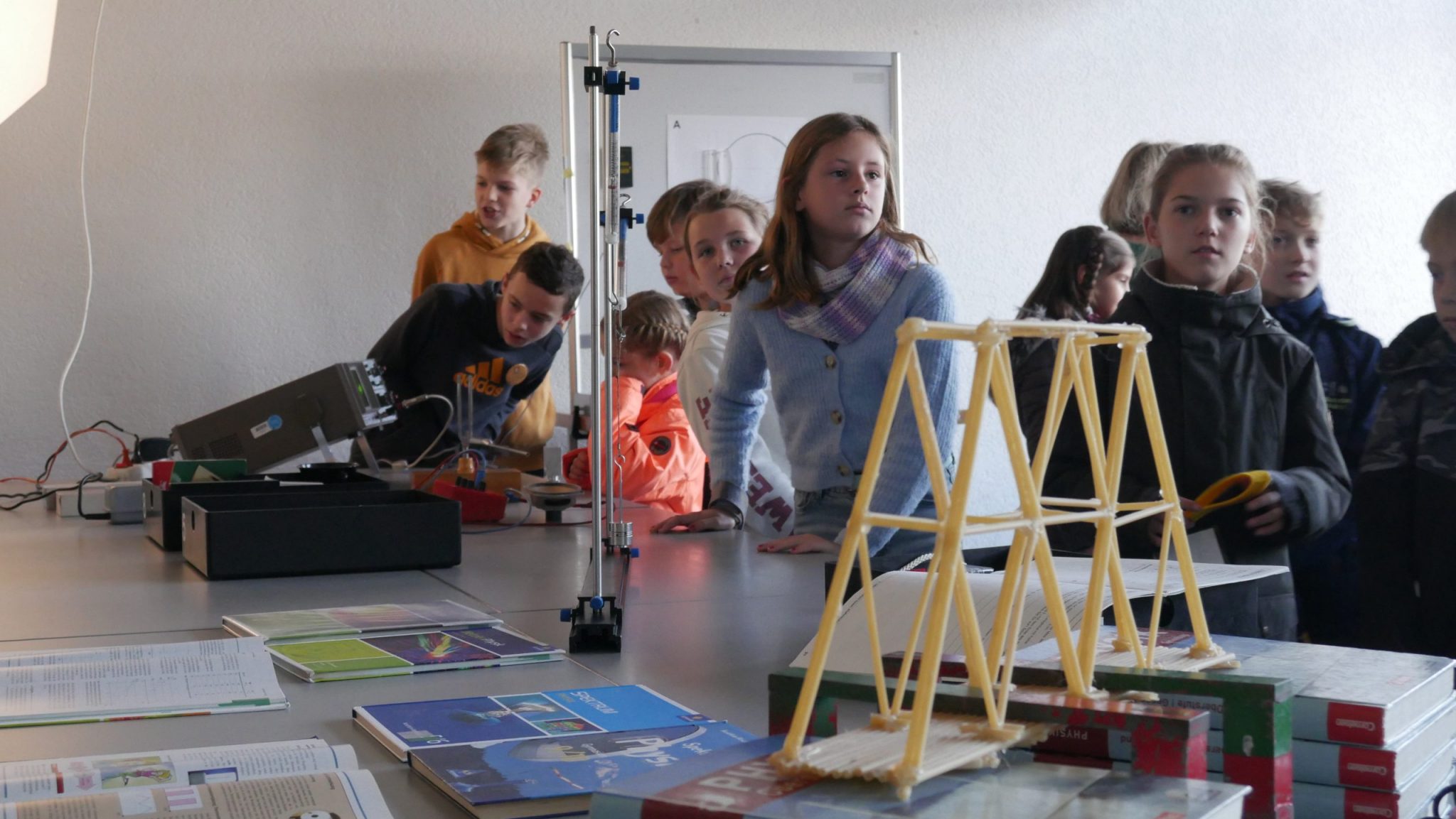 Tag der offenen Tür am CBG – Das Cornelius-Burgh-Gymnasium stellt sich ...